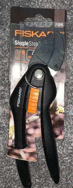 Fiskars SingleStep Pruner P25 - Made in Finland – Bastana Online Gardens